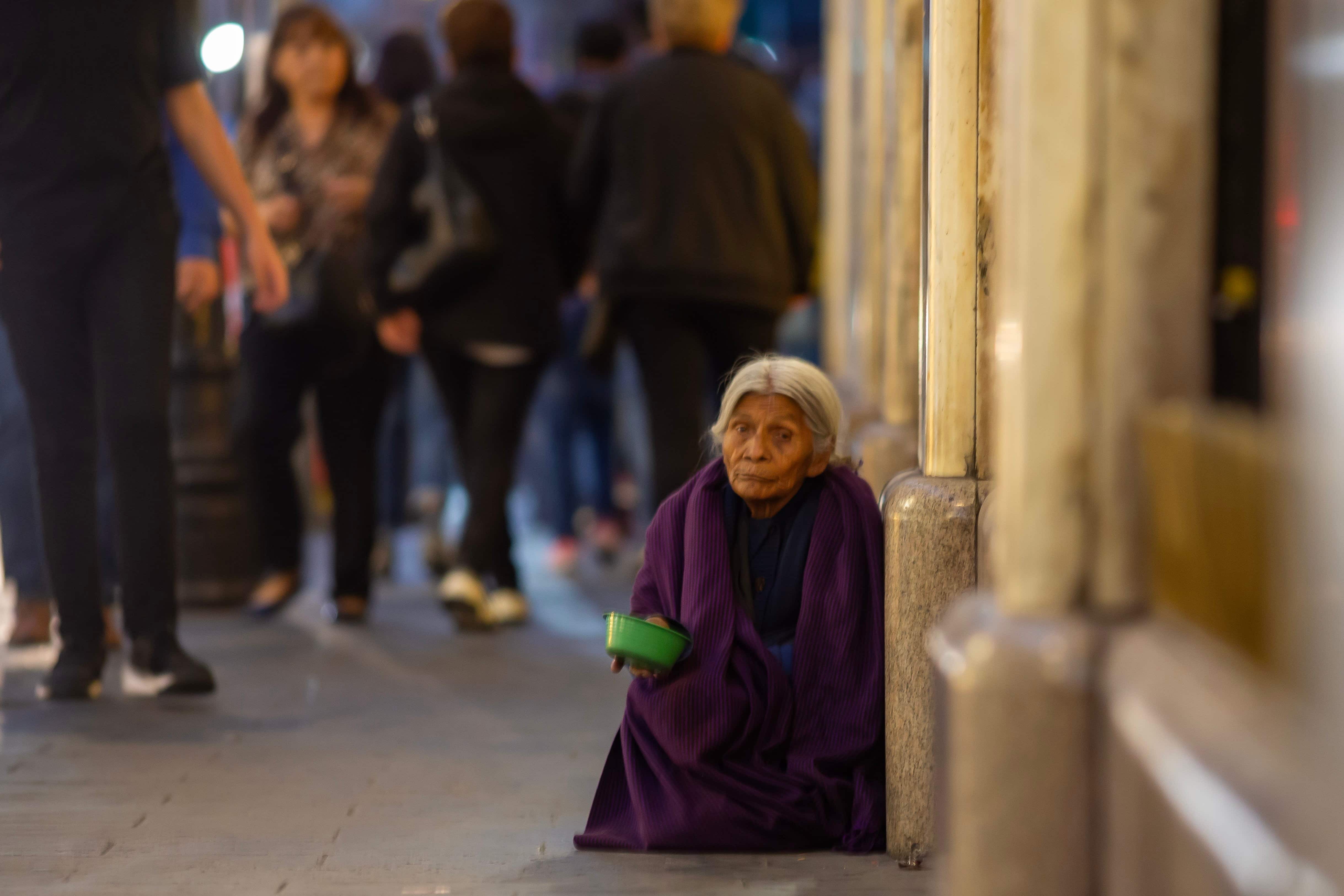 Love for the poor is hallmark of faith, Pope… | Melbourne Catholic