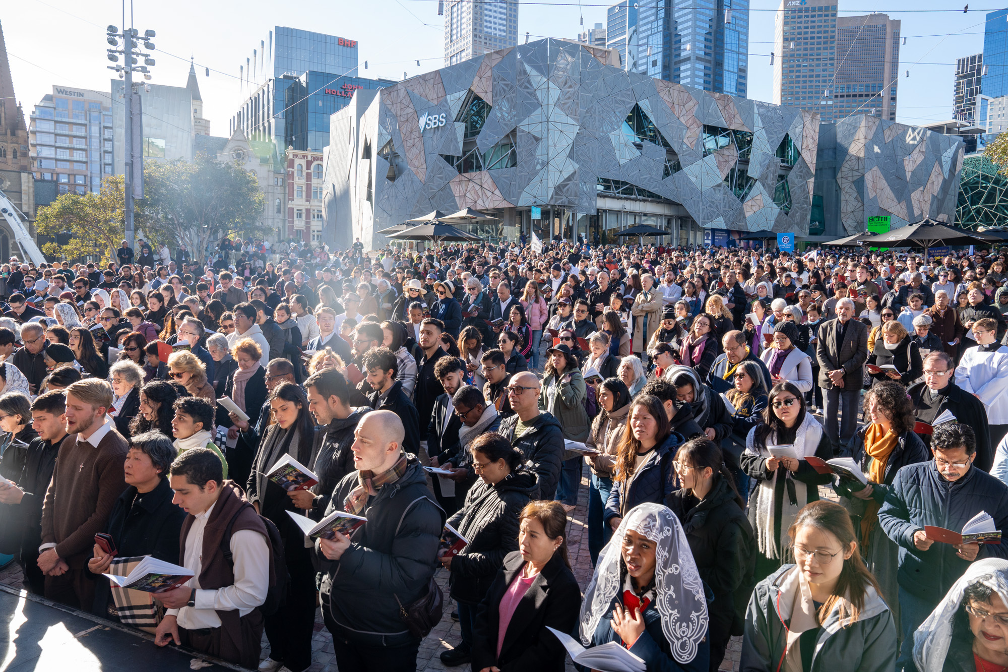 Love, urgency and longing: thousands gather for… | Melbourne Catholic