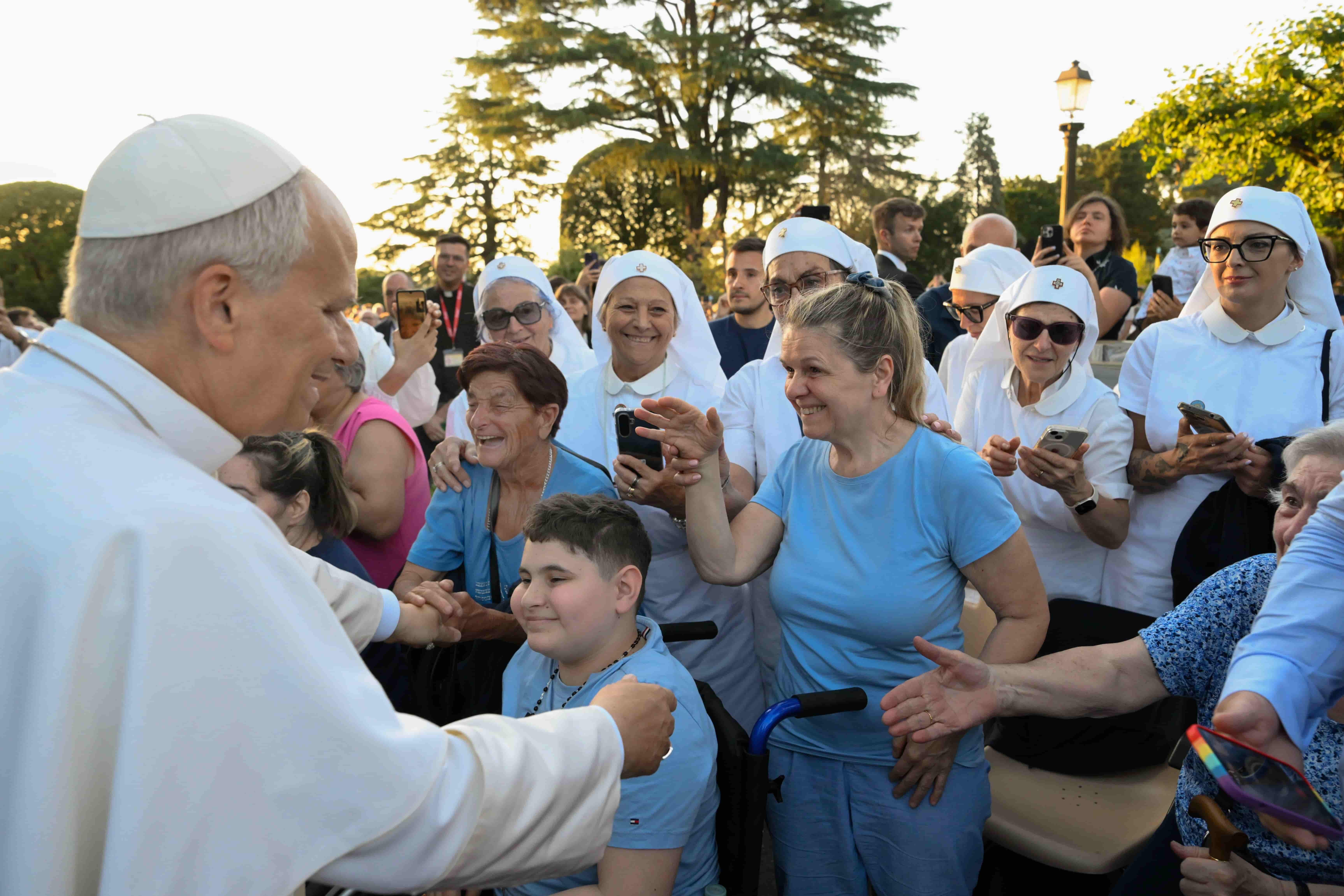 ‘Peace has a face’: Pope leads worldwide Rosary… | Melbourne Catholic