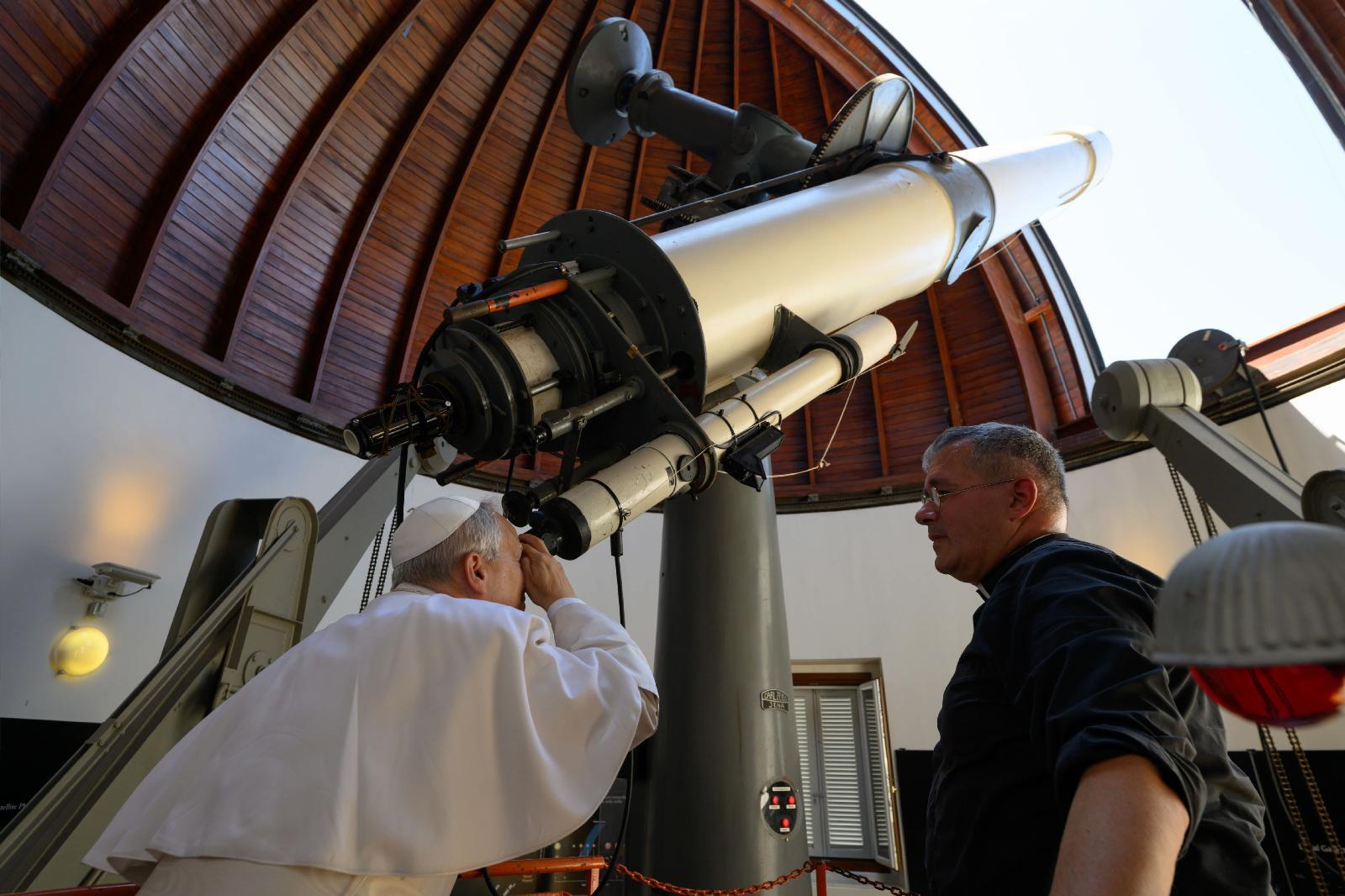 Pope celebrates Apollo 11 anniversary with peek… | Melbourne Catholic
